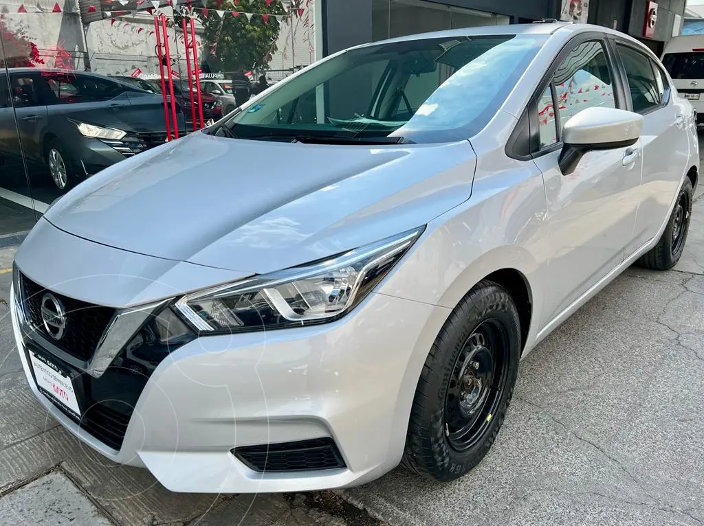 Nissan Versa Sense usado (2021) color Plata precio $259,000