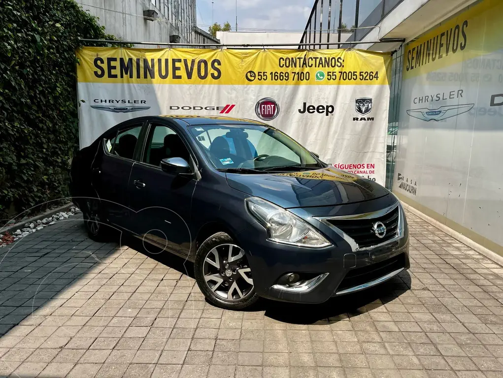 Nissan Versa Exclusive NAVI Aut usado (2015) color Azul Oscuro precio ...