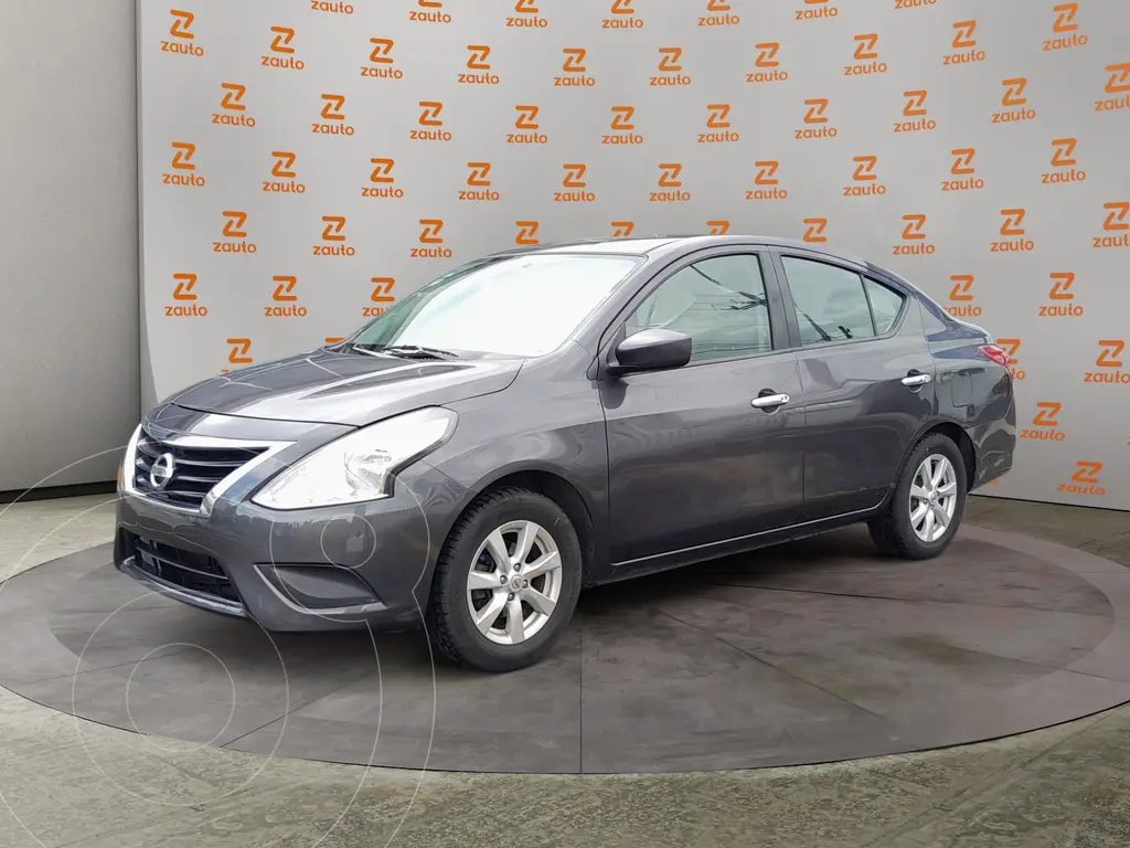 Nissan Versa Sense Aut usado (2019) color Gris precio $215,000