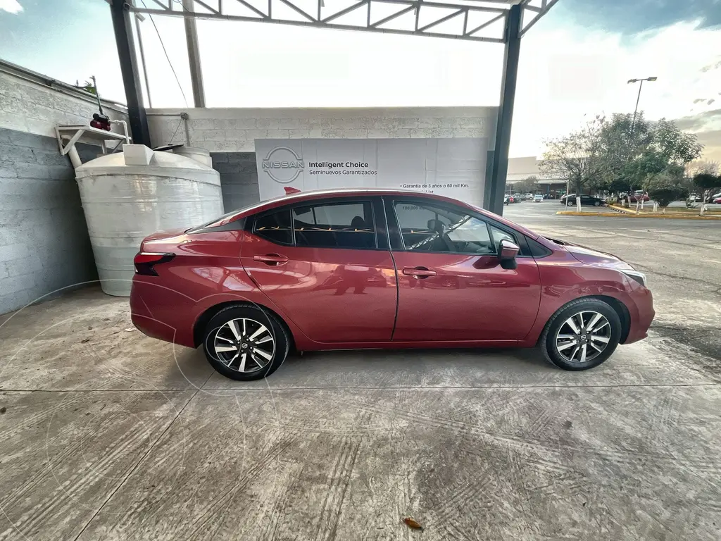 Nissan Versa Advance usado (2020) color Rojo Cobrizo precio $276,012