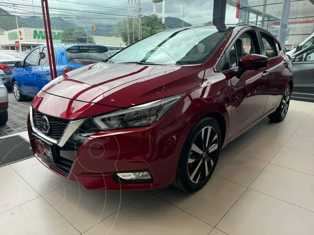 Nissan Versa Platinum Aut usado (2022) color Rojo precio $330,000