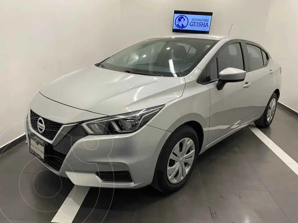 Nissan Versa Sense usado (2020) color Plata precio $225,000