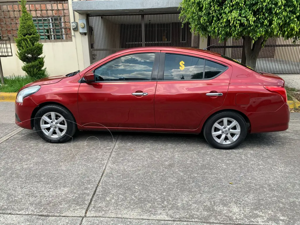 Nissan Versa Sense usado (2019) color Rojo precio $159,000