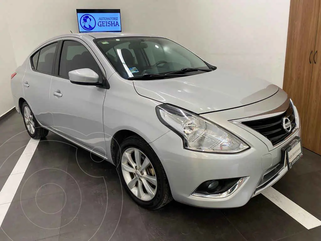 Nissan Versa Advance Aut usado (2018) color Plata precio $250,000
