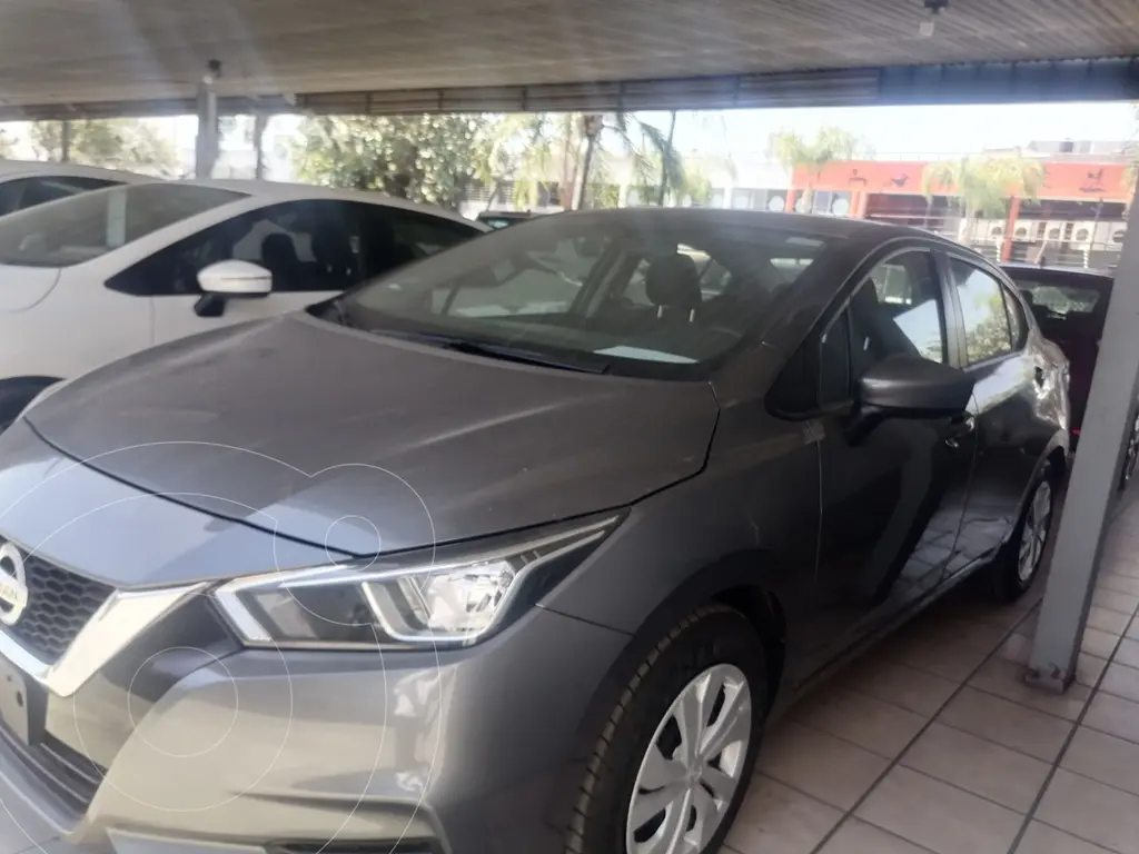 Nissan Versa Sense usado (2021) color Gris precio $280,000