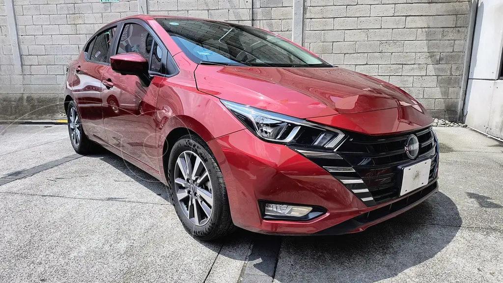 Nissan Versa Advance Aut usado (2023) color Rojo precio $310,000