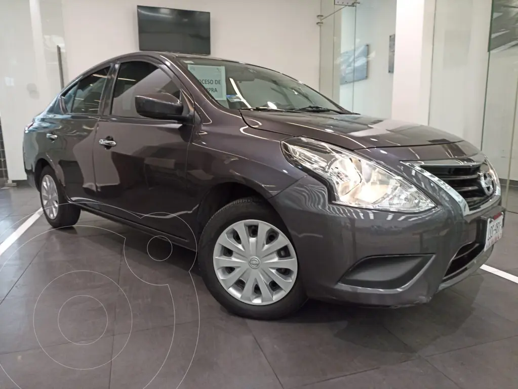 Nissan Versa Sense Aut usado (2018) color Gris precio $202,444