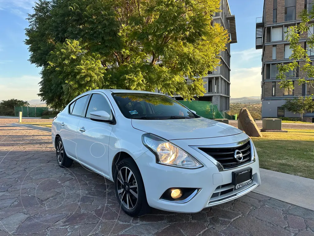 Nissan Versa Exclusive Aut usado (2019) color Blanco precio $215,000