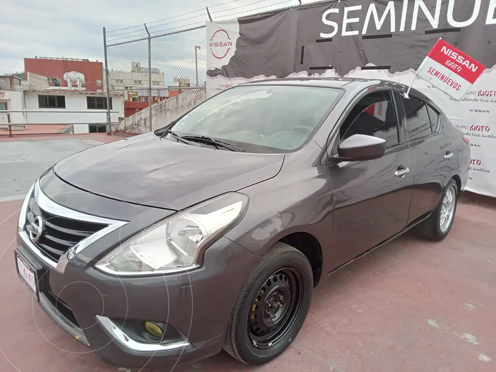 Nissan Versa Advance usado (2019) color Gris precio $249,000