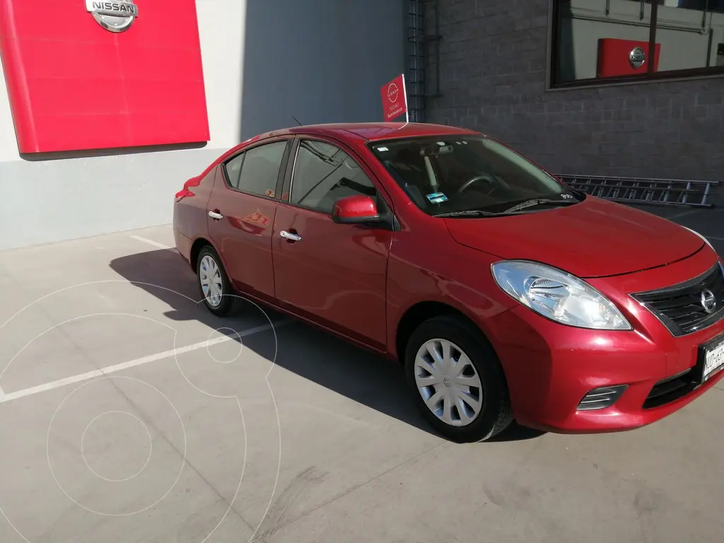Nissan Versa Sense usado (2014) color Rojo precio $169,900