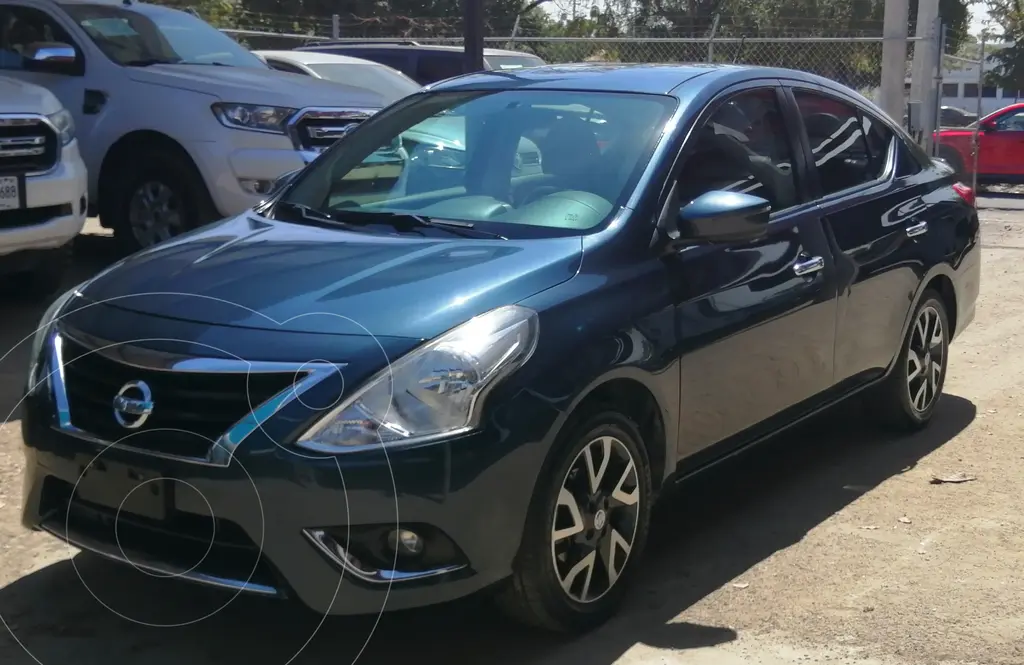 Nissan Versa Exclusive NAVI Aut usado (2015) color Azul precio $155,000