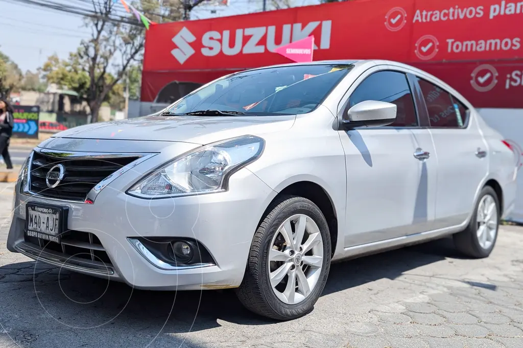 Nissan Versa Advance usado (2016) color plateado precio $159,000