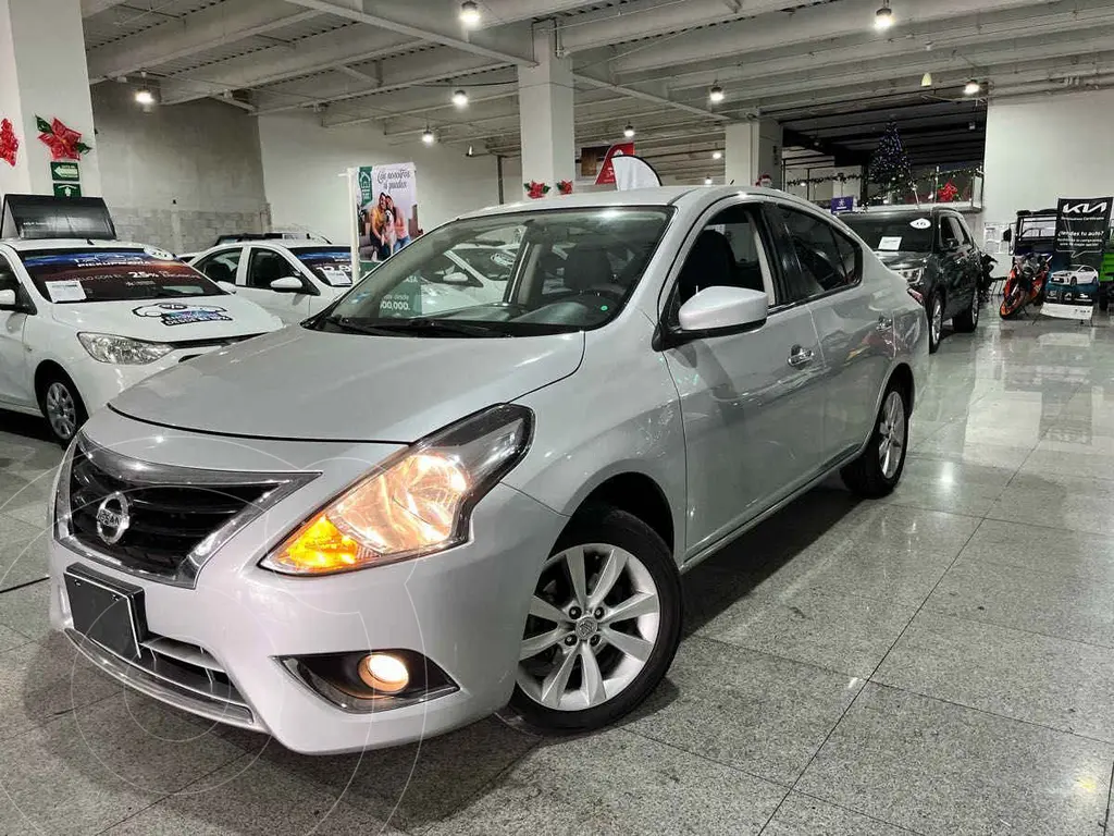 Nissan Versa Advance usado (2017) color Plata precio $199,000