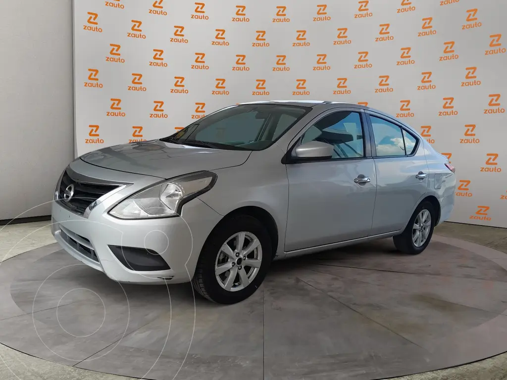 Nissan Versa Sense Aut usado (2020) color Plata precio $210,000