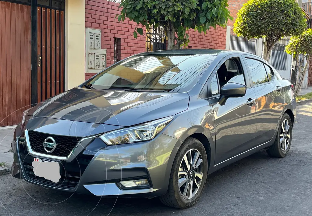 Nissan Versa Advance CVT usado (2023) color Gris precio u$s16,900