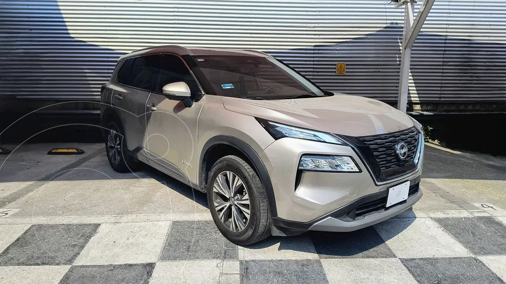 Nissan X-Trail Exclusive 2 Filas usado (2023) color caqui precio $620,000