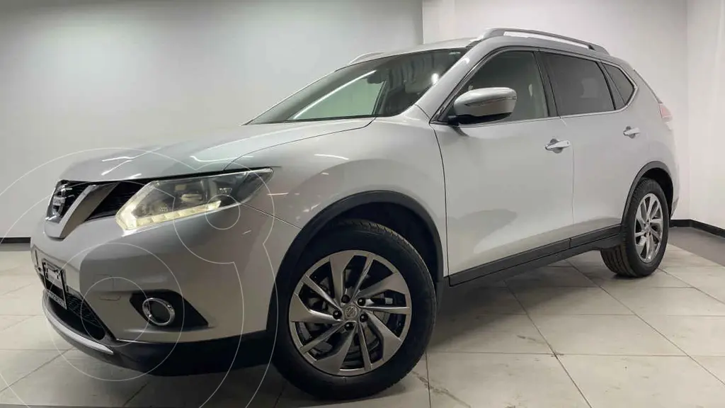 Nissan X-Trail Advance 2 Row usado (2017) color Plata precio $375,000
