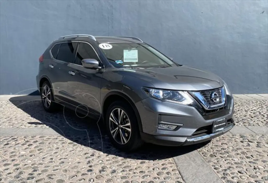 Nissan X-Trail Advance 3 Row usado (2018) color plateado precio $320,000