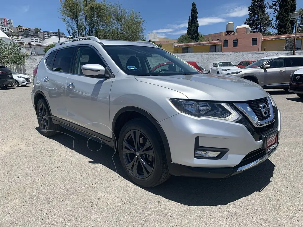 Nissan X-Trail Advance 2 Row usado (2021) color Plata precio $440,100