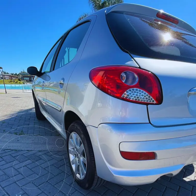 Peugeot 207 Compact 1.6 Allure 5P usado (2012) color Gris precio u$s7.900