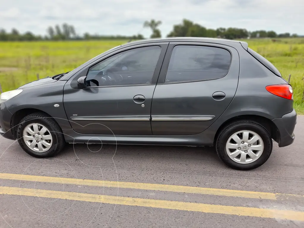 Peugeot 207 Compact 1.4 HDi Allure 5P usado (2013) color Gris precio u ...