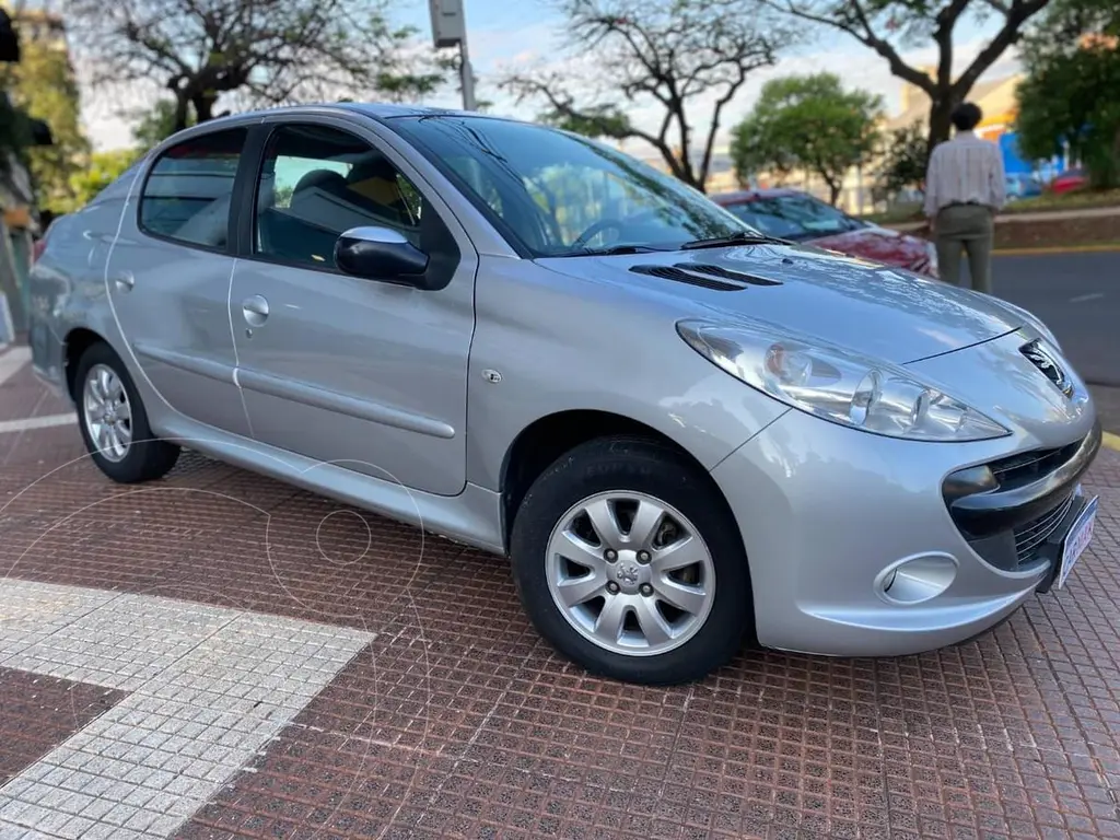 Peugeot 207 207 COMPACT 1.4 4 P XS//ALLURE usado (2010) color Plata precio $9.989.990