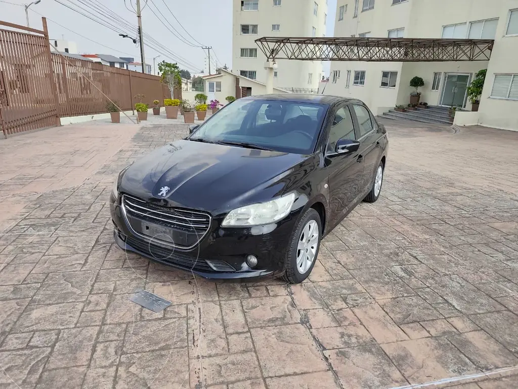 Peugeot 301 Allure Aut usado (2014) color Negro Onix precio $115,000