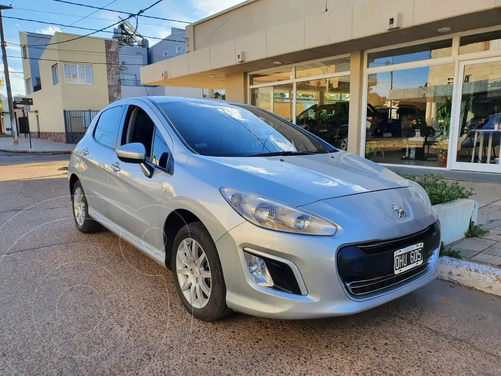 Peugeot 308 Active usado (2014) color Gris Cendre precio $2.400.000