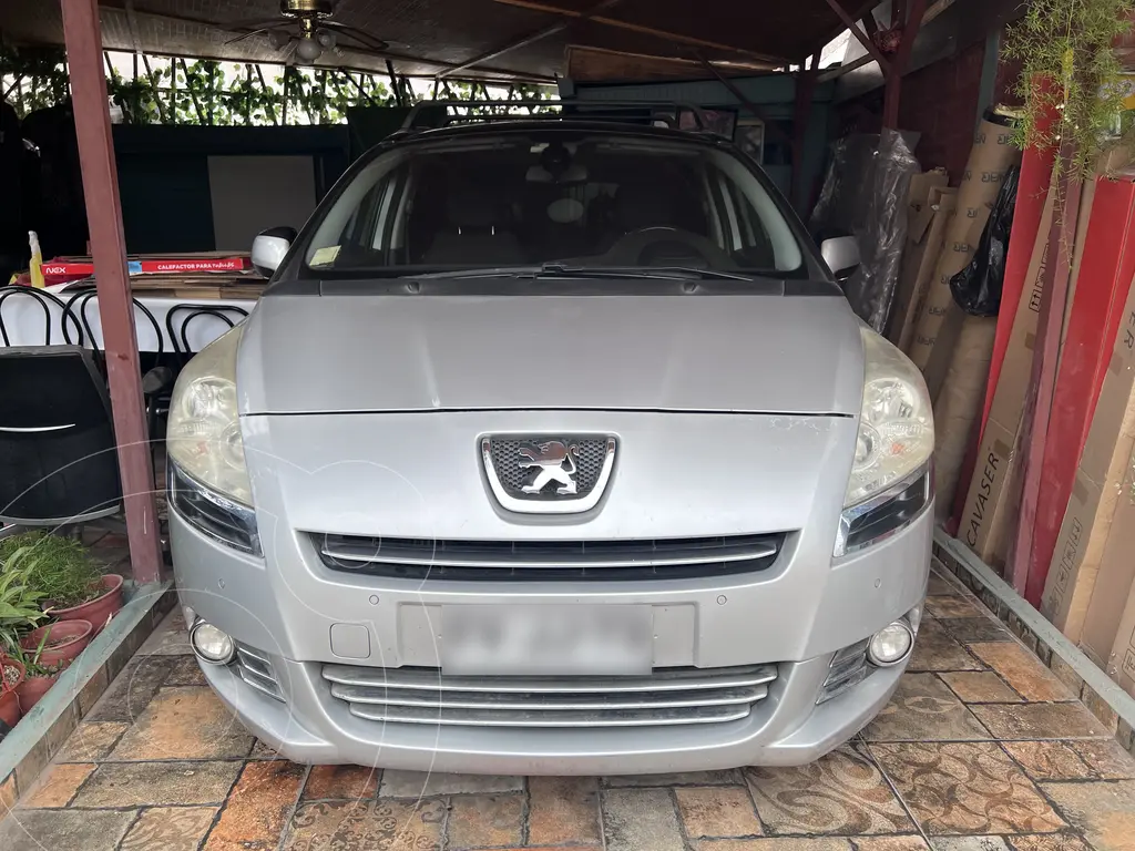 Peugeot 5008 1.6L e-HDi usado (2013) color Plata precio $8.500.000