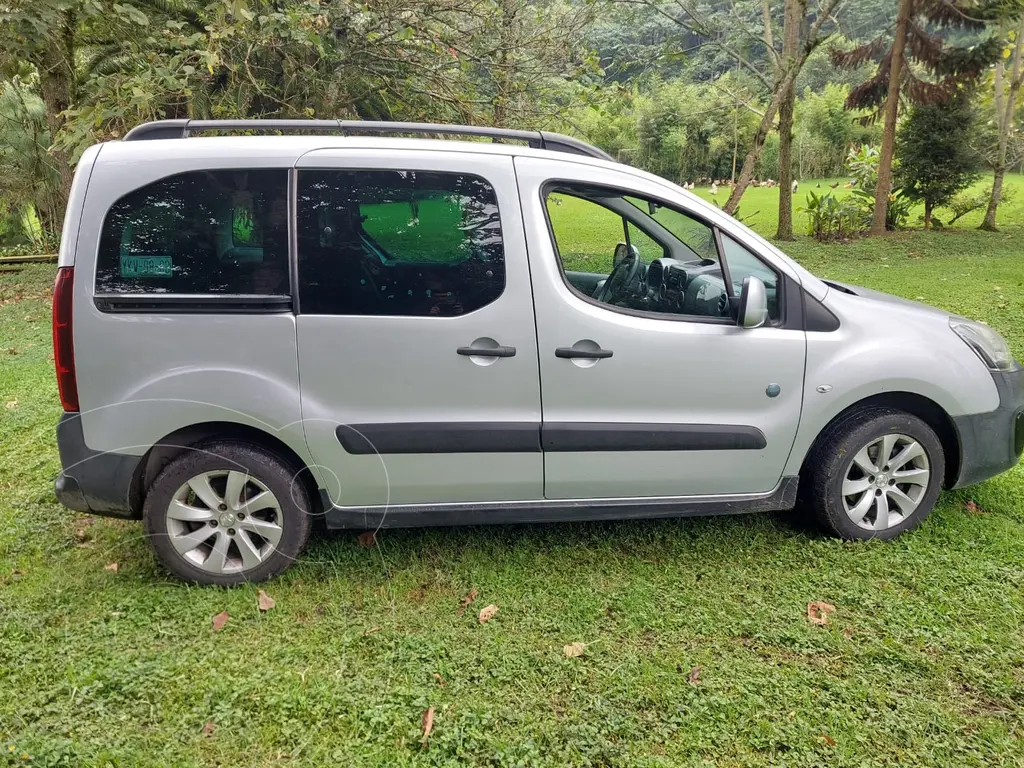 Peugeot Partner Tepee Outdoor 7 pas. usado (2016) color Gris precio ...