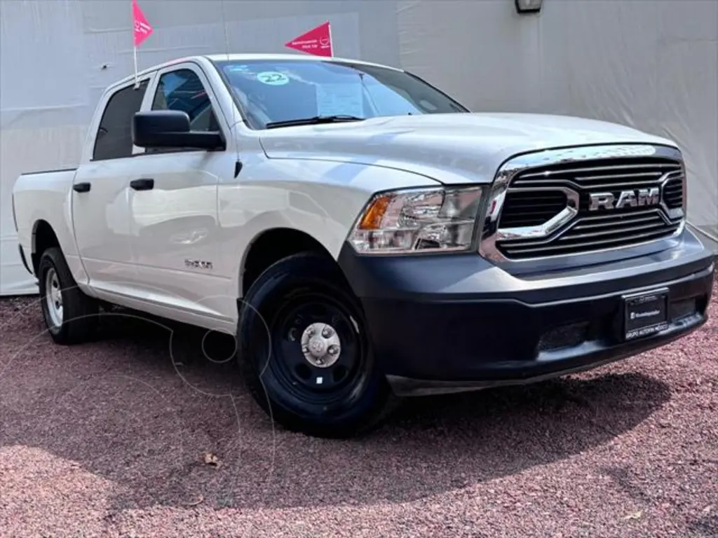 RAM 1500 Classic Crew Cab 4x2 V6 usado (2022) color Blanco precio $538,900