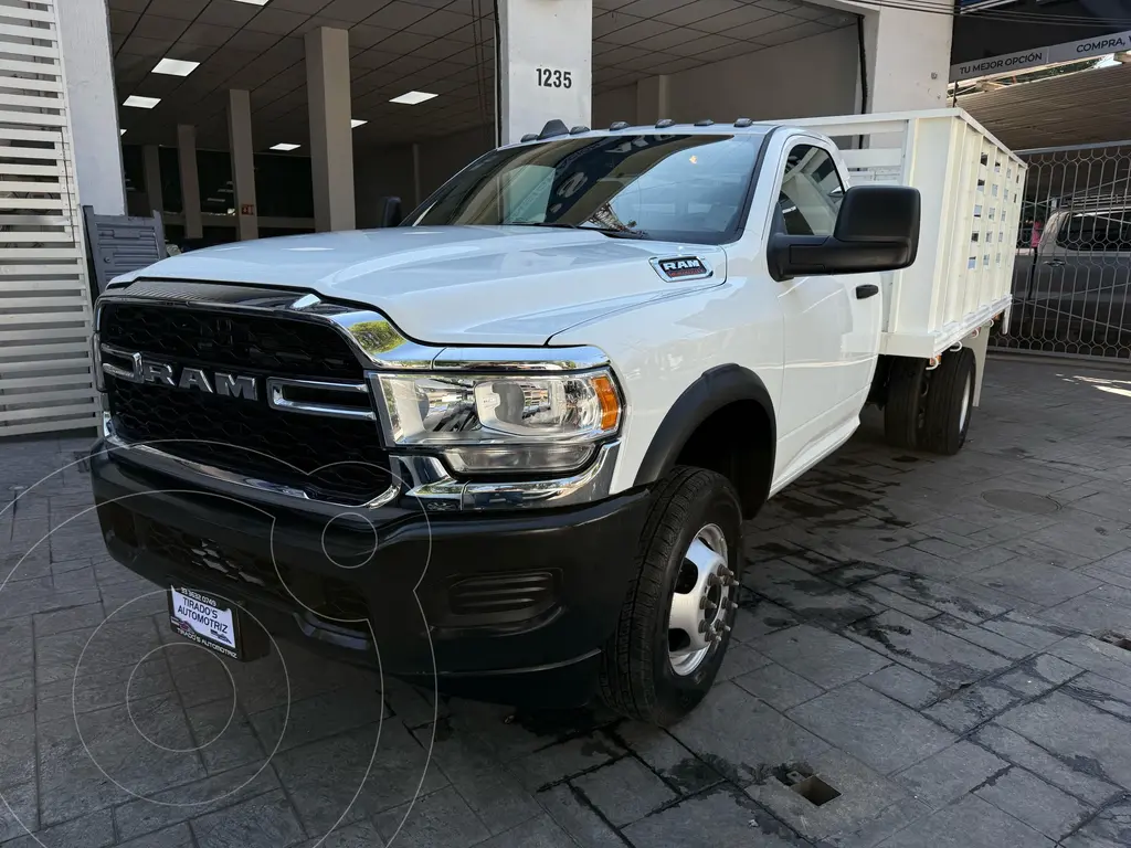 RAM 4000 5.7L Chasis PL 4x2 usado (2024) color Blanco precio $924,900