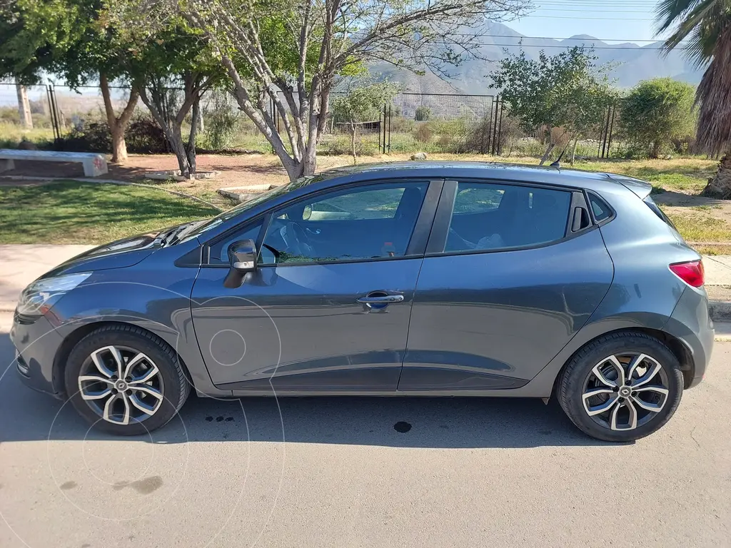 Renault Clio 1.2L Expression usado (2020) color Gris precio $9.000.000
