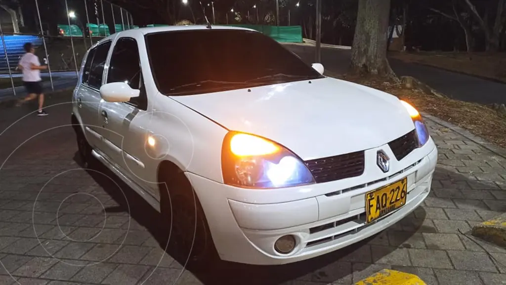 Renault Clio Clio Dynamique usado (2004) color Blanco precio $15.500.000