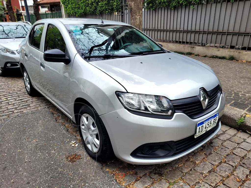 Renault Logan 1.6 Authentique usado (2019) color Plata precio u$s12.800