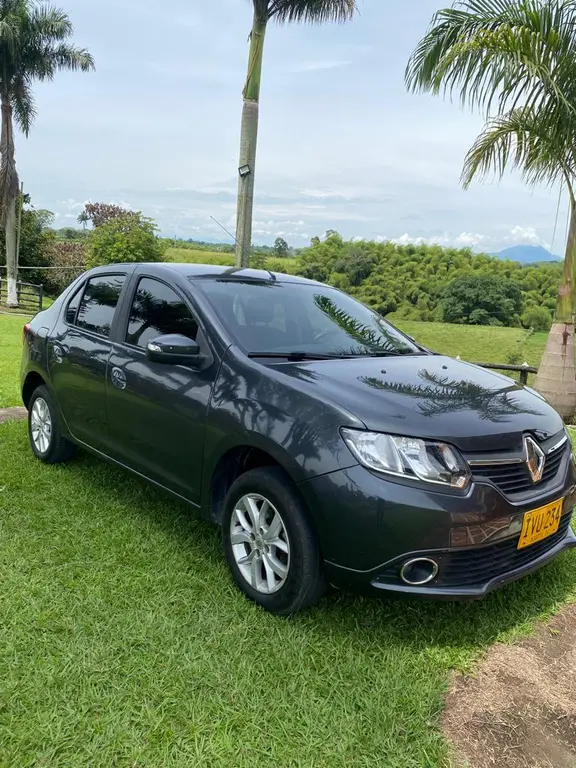 Renault Logan Privilege usado (2016) color Gris Cometa precio $35.000.000