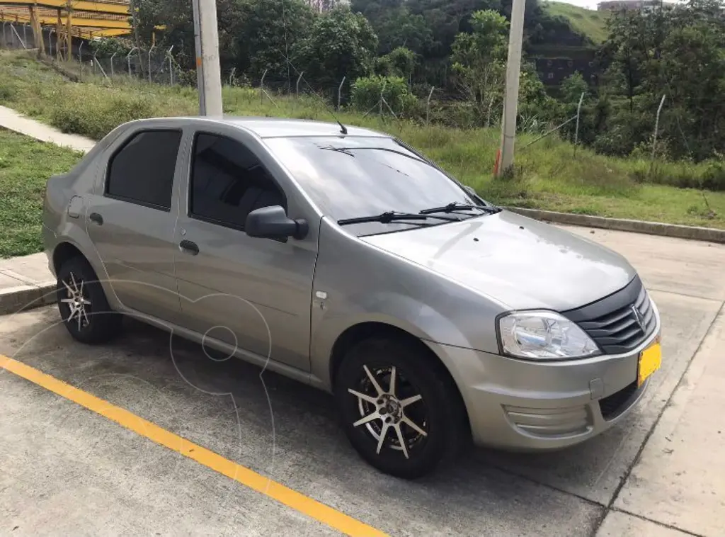 Renault Logan 1.4L Familier usado (2015) color Gris Platino precio $30. ...