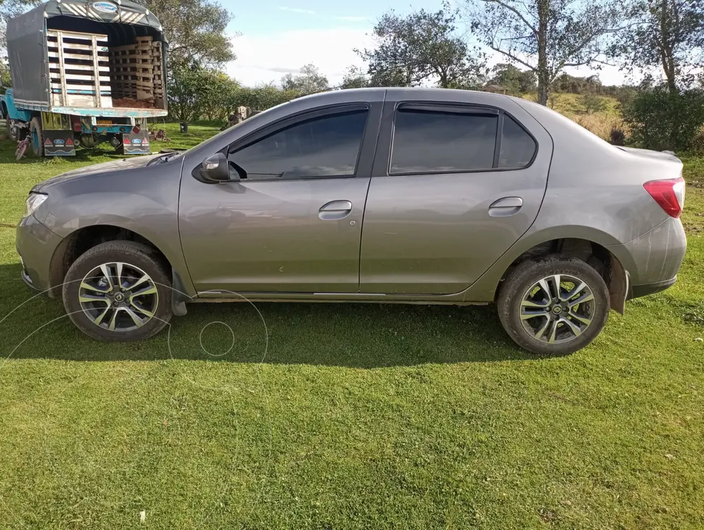 Renault Logan Intens usado (2023) color Gris precio $62.000.000