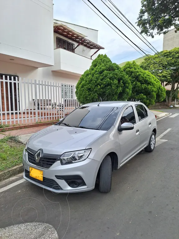 Renault Logan Life usado (2022) color Gris Estrella precio $47.000.000