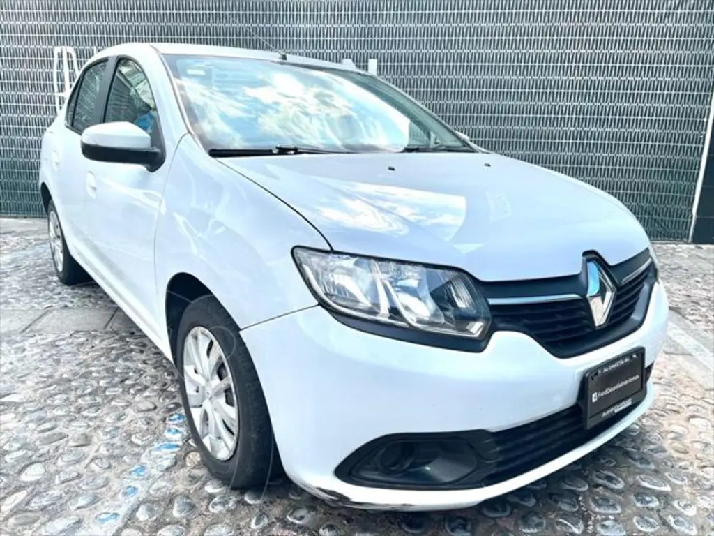 Renault Logan Expression usado (2015) color Blanco precio $110,000