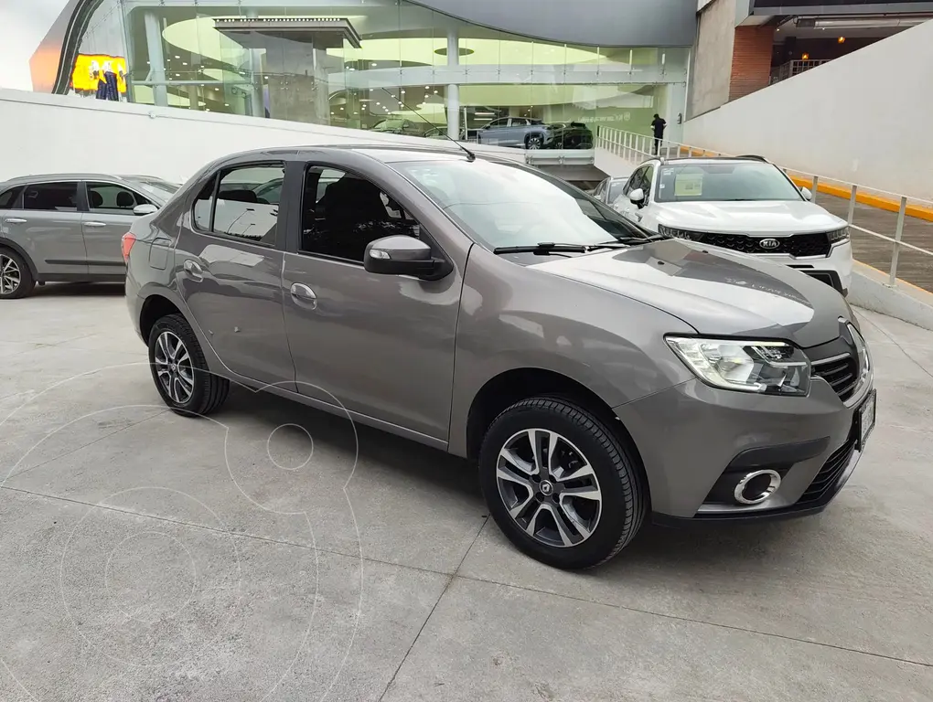 Renault Logan Intens usado (2023) color caf precio $249,000