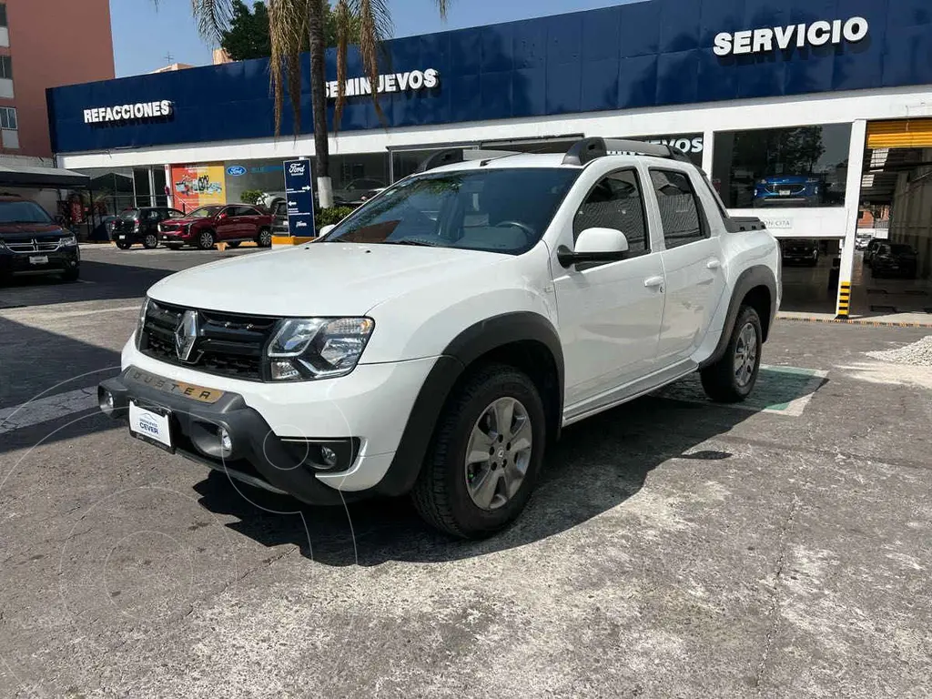 Renault Oroch Outsider usado (2022) color Blanco precio $305,000