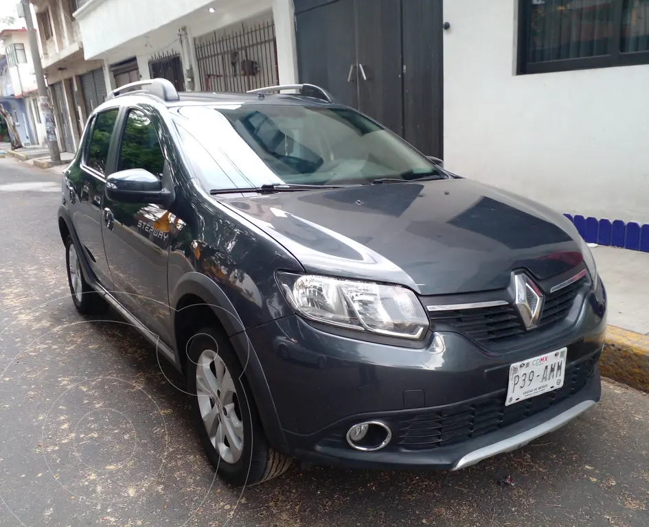 Renault Stepway Expression usado (2017) color Gris Cometa precio $143,000