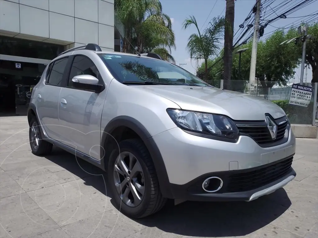 Renault Stepway Intens usado (2019) color Plata precio $240,000