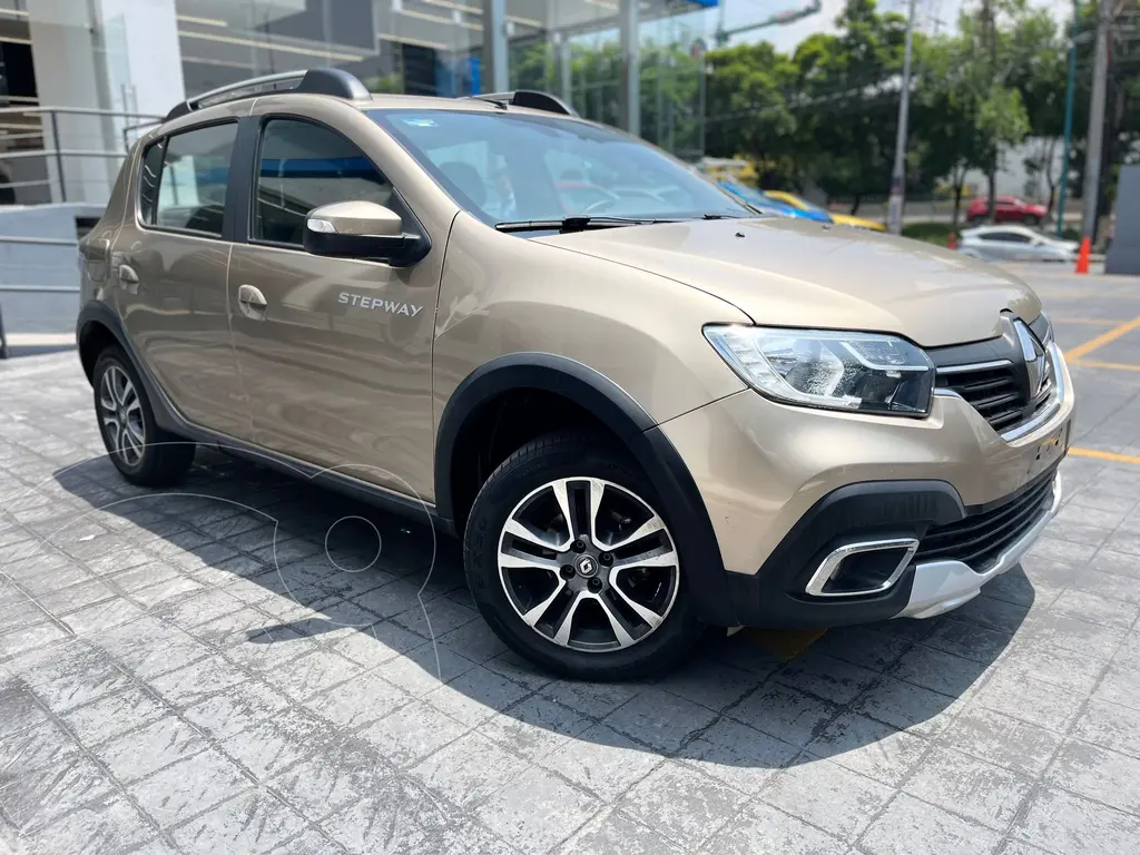 Renault Stepway Intens usado (2022) color Dorado precio $245,000