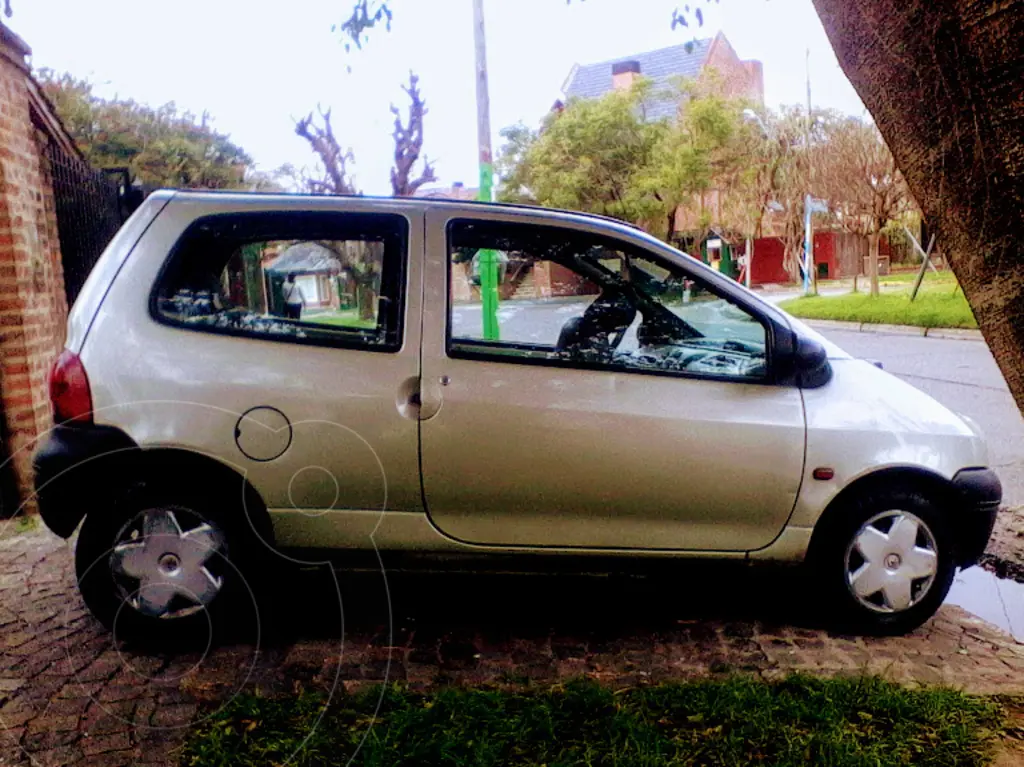 Renault Twingo Base Ac usado (2001) color Champagne precio u$s3.100