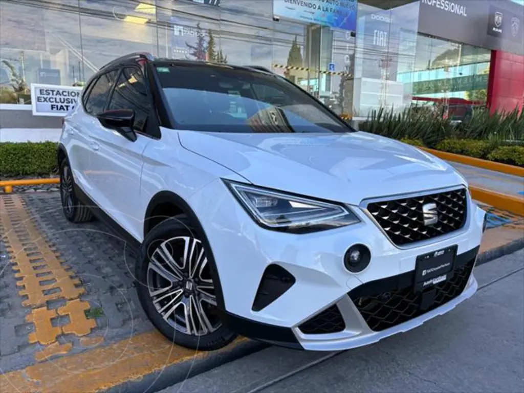 SEAT Arona Xperience usado (2023) color Negro precio $420,000