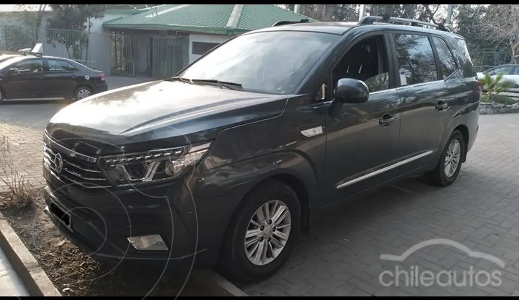 SsangYong Stavic 2.2L 4x2 Std usado (2018) color Gris Oscuro precio $15 ...
