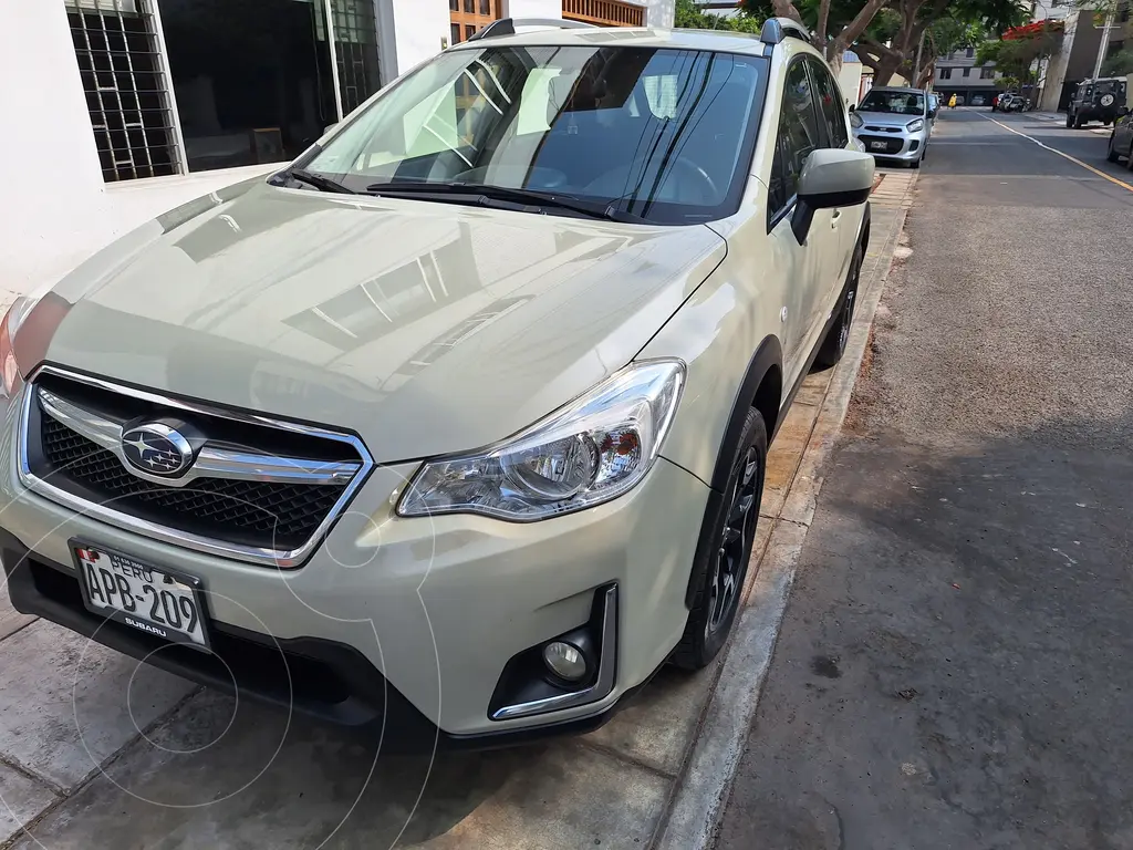 Subaru XV 2.0i AWD Aut usado (2017) color Bronce precio u$s15,500