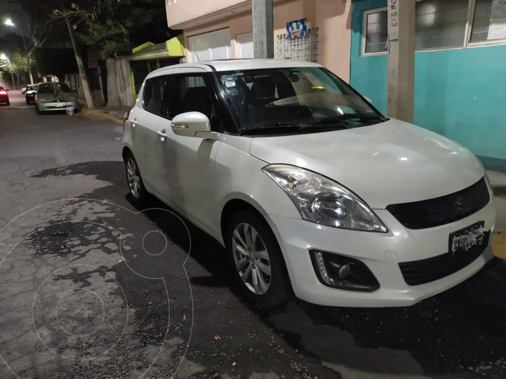 Suzuki Swift GLX usado (2017) color Blanco precio $203,000